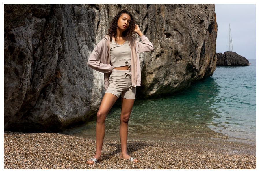 Kolekcja basic na lato w hurcie - sprawdź gorące sezonowe nowości